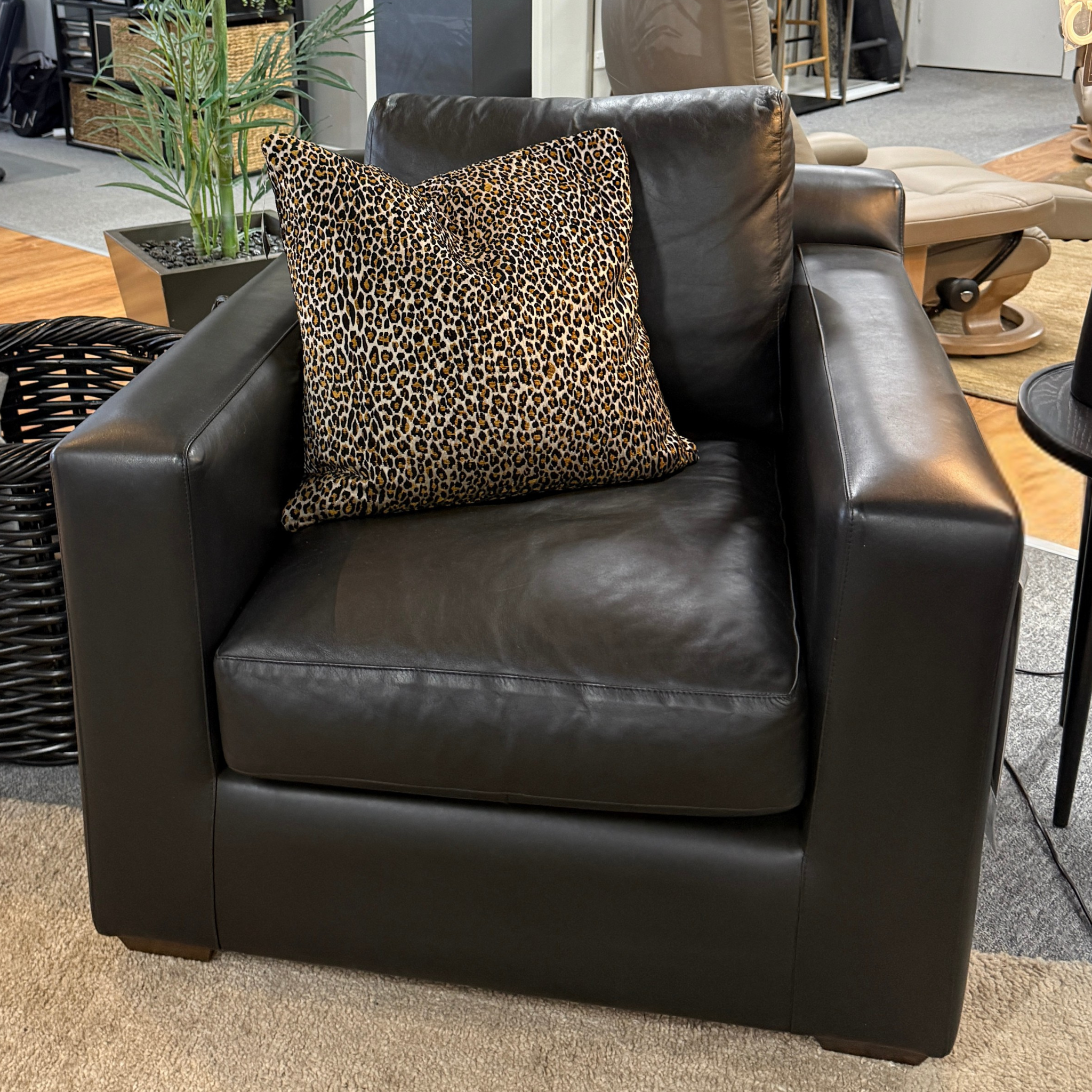 Hudson Chair by Molmic Ex Display – Gallus & Rea